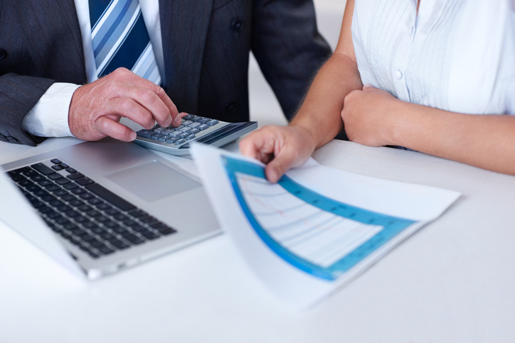 How to Distinguish Between Fee-Based and Commission-Based Advisors